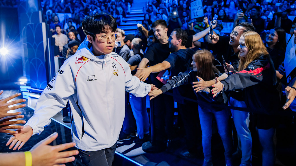 Zeus quitte T1 pour HLE : le toplaner s’exprime sur son départ